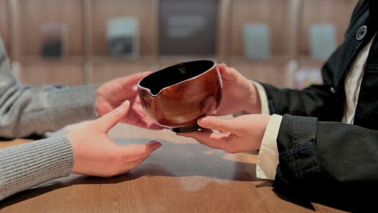 Te-atari: object handling session – Japan House London